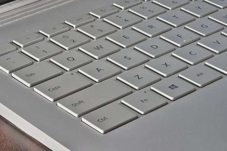How to Screenshot on Logitech Keyboard [4 Easy Ways]